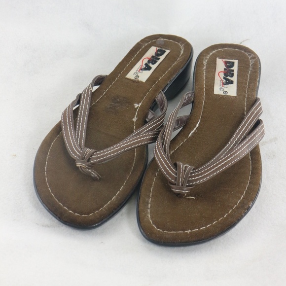 Diba | Shoes | Diba Double Strap Brown Thong Sandals Sz 75 Us Women ...